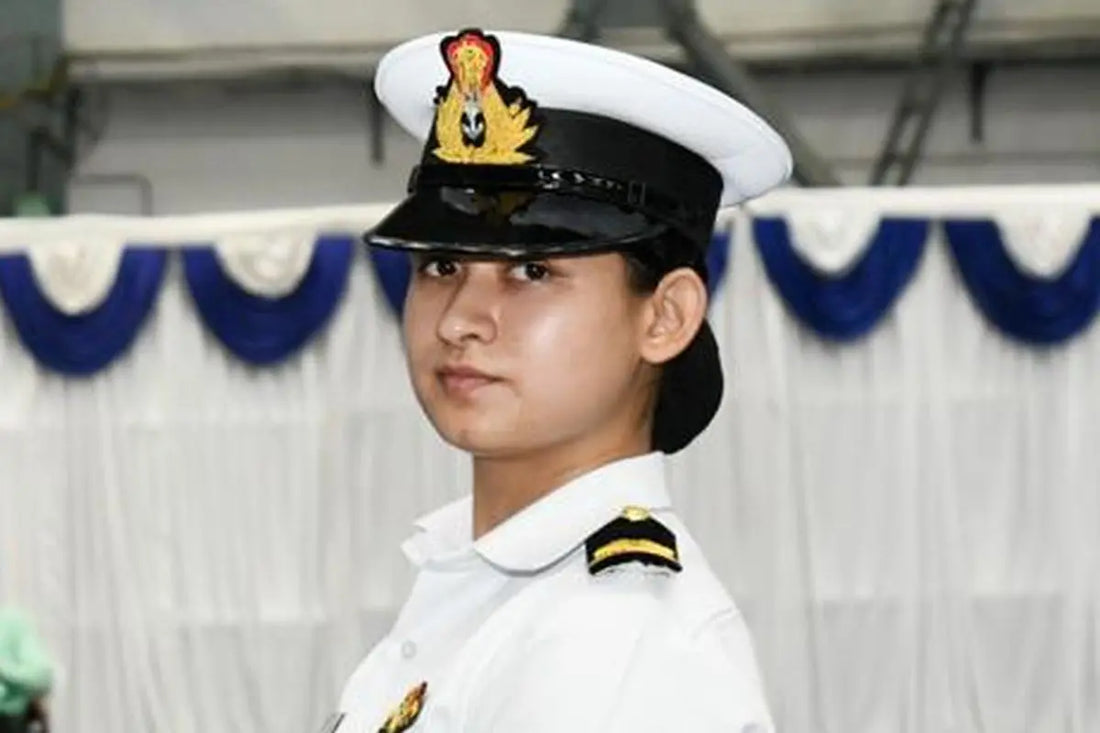 First Woman Navy Fighter Pilot – Aastha Poonia Makes History in Indian ...