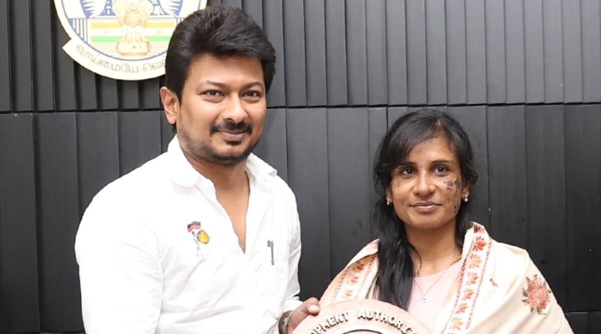 Muthamizh Selvi: First Tamil Nadu Woman To Scale Mt. Everest ...