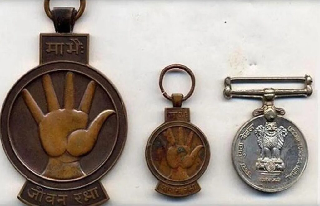 Jeevan Raksha Padak Awarded To RPSF Constable - Inspiring Story For ...